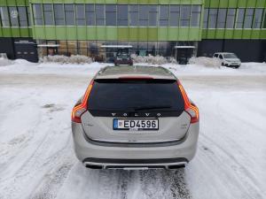 Grey Volvo V60 2013 in Vilnius, with an engine capacity of 2.40 L and mileage of 290 thousand km for 7800 €, photo 6 on AUTOMOTO.COM.LV