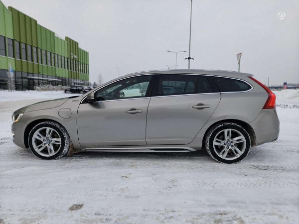 Grey Volvo V60 2013 in Vilnius, with an engine capacity of 2.40 L and mileage of 290 thousand km for 7800 €, photo 7 on AUTOMOTO.COM.LV