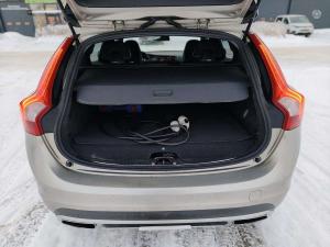 Grey Volvo V60 2013 in Vilnius, with an engine capacity of 2.40 L and mileage of 290 thousand km for 7800 €, photo 9 on AUTOMOTO.COM.LV