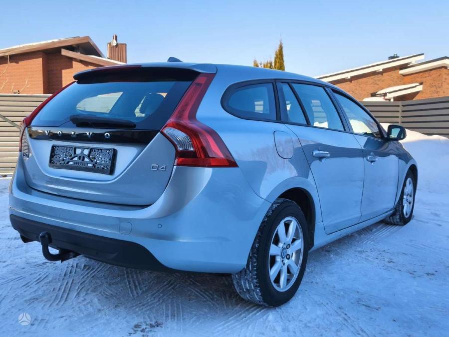 Grey Volvo V60 2013 in Klaipeda, with an engine capacity of 1.98 L and mileage of 298 thousand km for 5950 €, photo 21 on AUTOMOTO.COM.LV