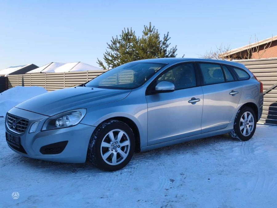 Grey Volvo V60 2013 in Klaipeda, with an engine capacity of 1.98 L and mileage of 298 thousand km for 5950 €, photo 22 on AUTOMOTO.COM.LV