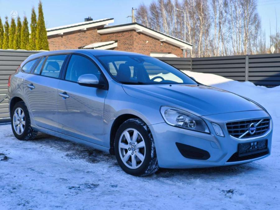 Grey Volvo V60 2013 in Klaipeda, with an engine capacity of 1.98 L and mileage of 298 thousand km for 5950 €, photo 29 on AUTOMOTO.COM.LV