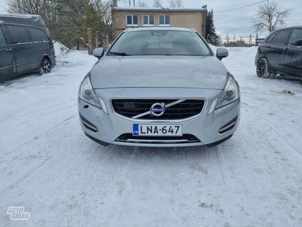 Pelēks Volvo V60 2013 Radviliškis, ar dzinēja tilpumu 2.40 L un nobraukumu 308 tūkst. km par 7500 €, foto 3 vietnē AUTOMOTO.COM.LV