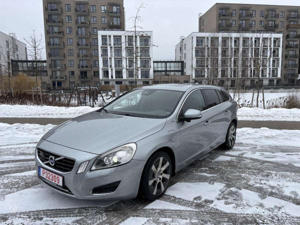 Pelēks Volvo V60 2013 Viļņa, ar dzinēja tilpumu 2.40 L un nobraukumu 245 tūkst. km par 6250 €, foto 1 vietnē AUTOMOTO.COM.LV