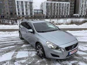 Grey Volvo V60 2013 in Vilnius, with an engine capacity of 2.40 L and mileage of 245 thousand km for 6250 €, photo 4 on AUTOMOTO.COM.LV