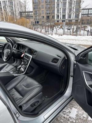 Grey Volvo V60 2013 in Vilnius, with an engine capacity of 2.40 L and mileage of 245 thousand km for 6250 €, photo 13 on AUTOMOTO.COM.LV