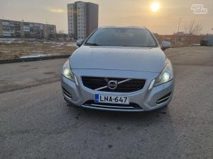 Pelēks Volvo V60 2013 Radviliškis, ar dzinēja tilpumu 2.40 L un nobraukumu 308 tūkst. km par 6700 €, foto 2 vietnē AUTOMOTO.COM.LV