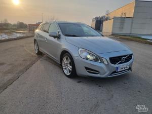 Pelēks Volvo V60 2013 Radviliškis, ar dzinēja tilpumu 2.40 L un nobraukumu 308 tūkst. km par 6700 €, foto 3 vietnē AUTOMOTO.COM.LV