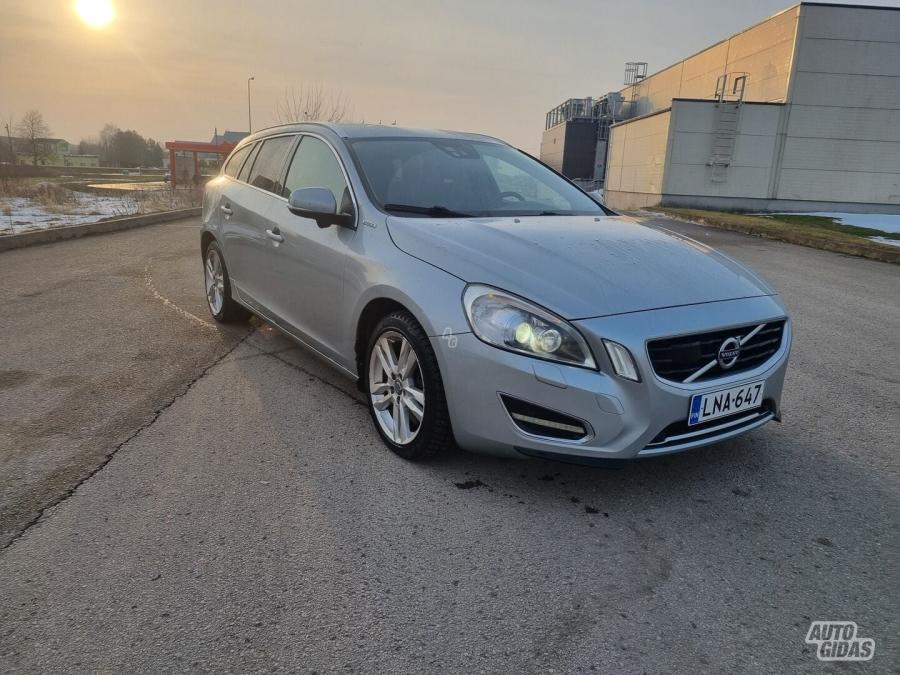 Pelēks Volvo V60 2013 Radviliškis, ar dzinēja tilpumu 2.40 L un nobraukumu 308 tūkst. km par 6700 €, foto 3 vietnē AUTOMOTO.COM.LV
