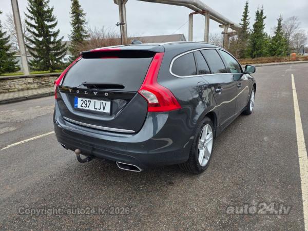 Grey Volvo V60 2013 in Paide, with an engine capacity of 2.40 L and mileage of 273 thousand km for 7999 €, photo 4 on AUTOMOTO.COM.LV