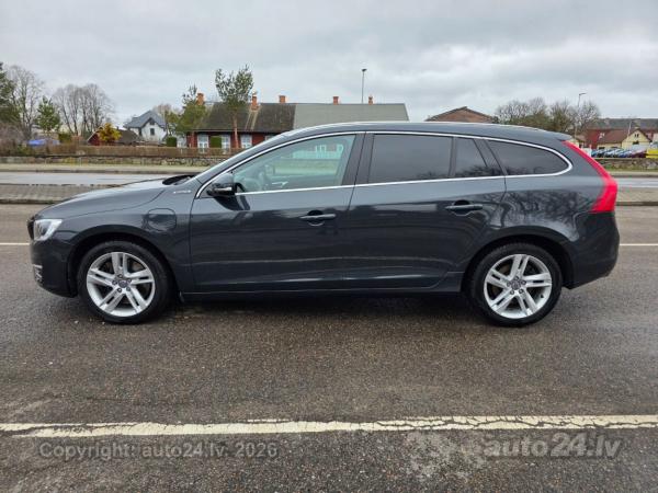 Grey Volvo V60 2013 in Paide, with an engine capacity of 2.40 L and mileage of 273 thousand km for 7999 €, photo 5 on AUTOMOTO.COM.LV