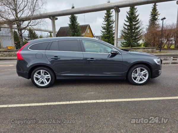 Grey Volvo V60 2013 in Paide, with an engine capacity of 2.40 L and mileage of 273 thousand km for 7999 €, photo 6 on AUTOMOTO.COM.LV