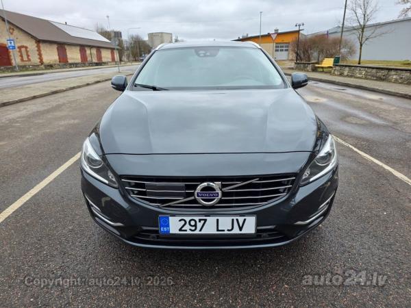 Grey Volvo V60 2013 in Paide, with an engine capacity of 2.40 L and mileage of 273 thousand km for 7999 €, photo 7 on AUTOMOTO.COM.LV