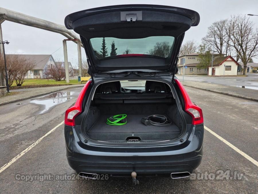 Pelēks Volvo V60 2013 Paide, ar dzinēja tilpumu 2.40 L un nobraukumu 273 tūkst. km par 7999 €, foto 10 vietnē AUTOMOTO.COM.LV
