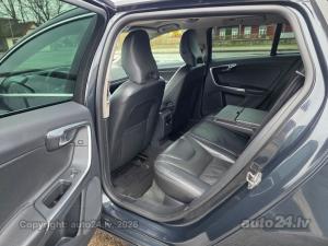 Pelēks Volvo V60 2013 Paide, ar dzinēja tilpumu 2.40 L un nobraukumu 273 tūkst. km par 7999 €, foto 12 vietnē AUTOMOTO.COM.LV