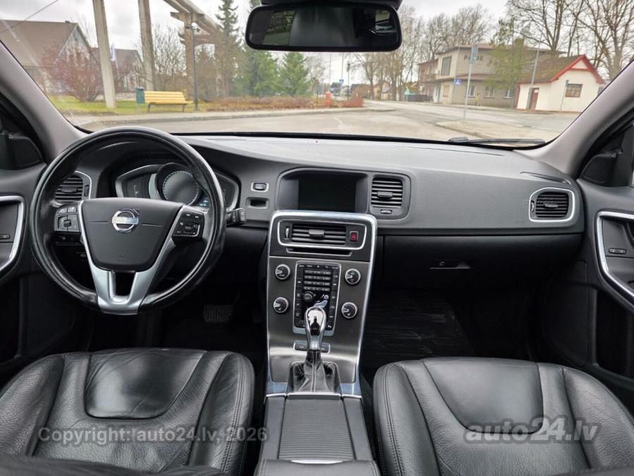 Pelēks Volvo V60 2013 Paide, ar dzinēja tilpumu 2.40 L un nobraukumu 273 tūkst. km par 7999 €, foto 13 vietnē AUTOMOTO.COM.LV
