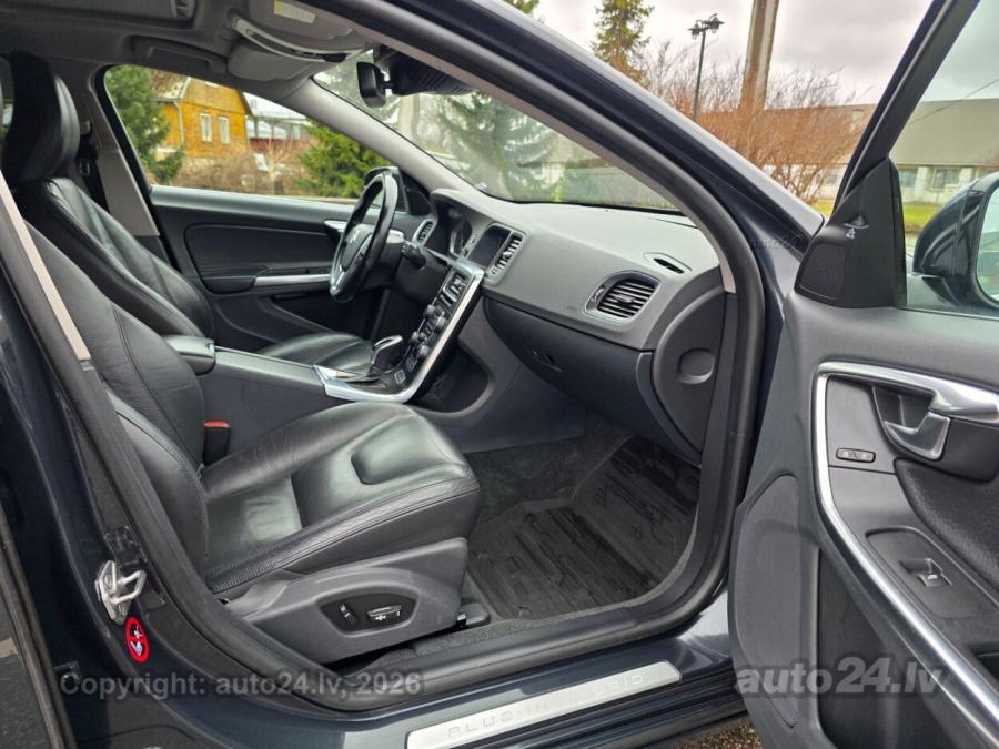 Pelēks Volvo V60 2013 Paide, ar dzinēja tilpumu 2.40 L un nobraukumu 273 tūkst. km par 7999 €, foto 15 vietnē AUTOMOTO.COM.LV