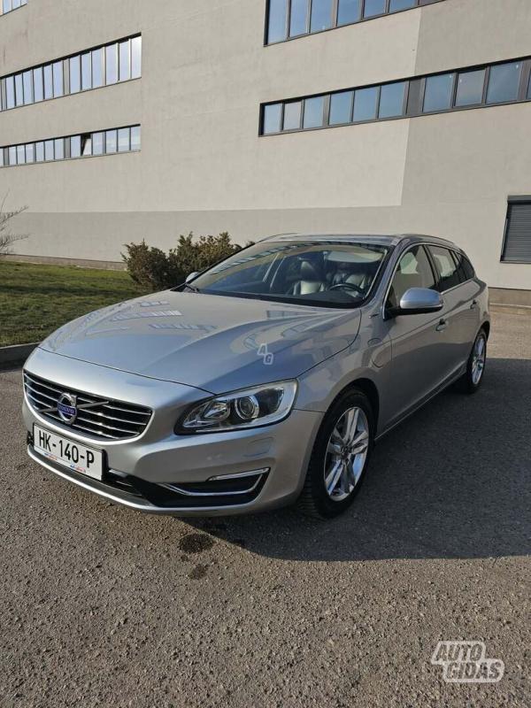 Pelēks Volvo V60 2013 Kauņa, ar dzinēja tilpumu 2.40 L un nobraukumu 233 tūkst. km par 6950 €, foto 1 vietnē AUTOMOTO.COM.LV