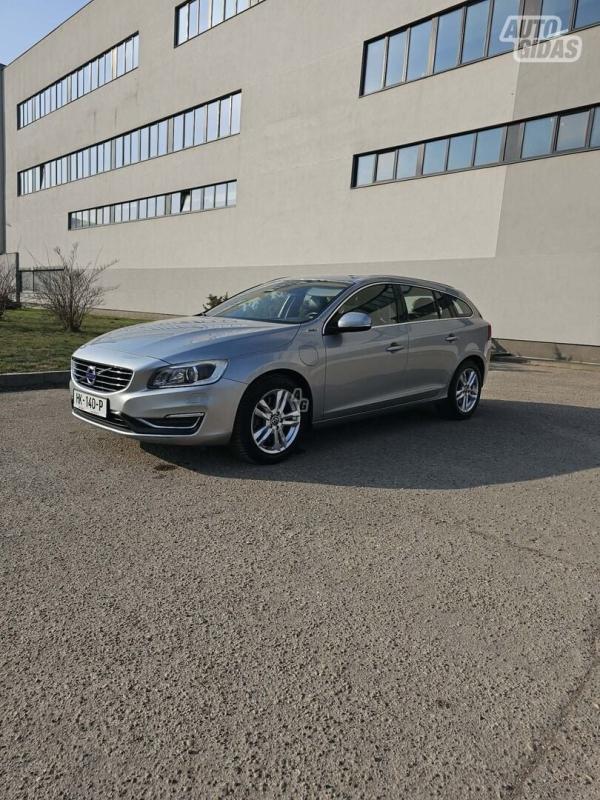 Pelēks Volvo V60 2013 Kauņa, ar dzinēja tilpumu 2.40 L un nobraukumu 233 tūkst. km par 6950 €, foto 2 vietnē AUTOMOTO.COM.LV