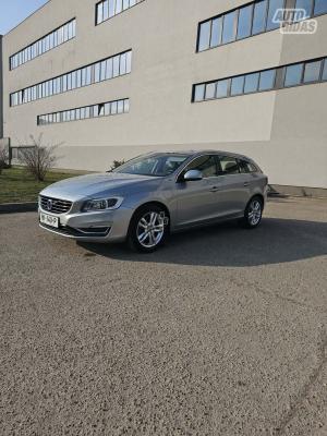 Pelēks Volvo V60 2013 Kauņa, ar dzinēja tilpumu 2.40 L un nobraukumu 233 tūkst. km par 6950 €, foto 3 vietnē AUTOMOTO.COM.LV