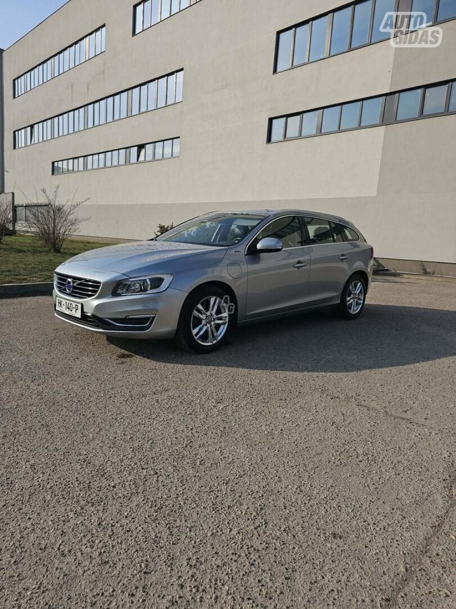 Pelēks Volvo V60 2013 Kauņa, ar dzinēja tilpumu 2.40 L un nobraukumu 233 tūkst. km par 6950 €, foto 3 vietnē AUTOMOTO.COM.LV