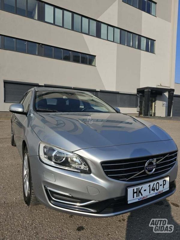 Pelēks Volvo V60 2013 Kauņa, ar dzinēja tilpumu 2.40 L un nobraukumu 233 tūkst. km par 6950 €, foto 3 vietnē AUTOMOTO.COM.LV