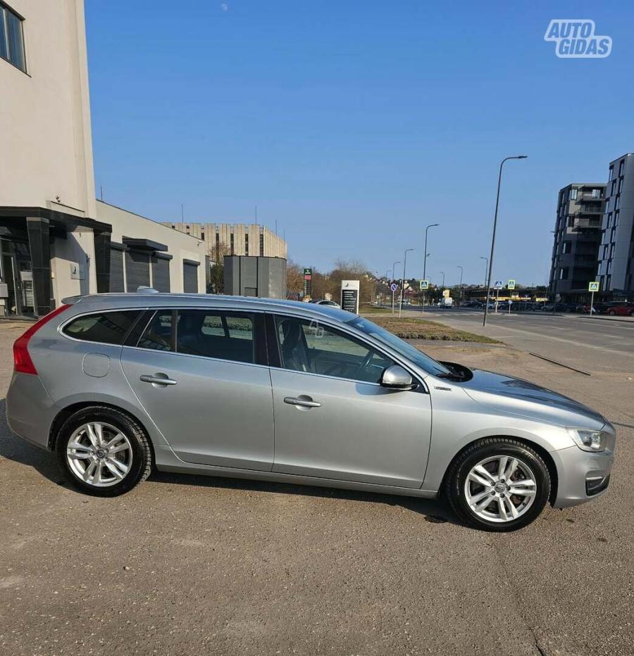 Pelēks Volvo V60 2013 Kauņa, ar dzinēja tilpumu 2.40 L un nobraukumu 233 tūkst. km par 6950 €, foto 5 vietnē AUTOMOTO.COM.LV