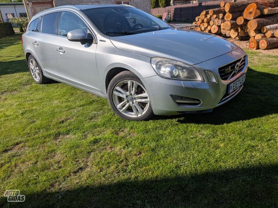 Grey Volvo V60 2013 in Radviliskis, with an engine capacity of 2.40 L and mileage of 313 thousand km for 6500 €, photo 4 on AUTOMOTO.COM.LV