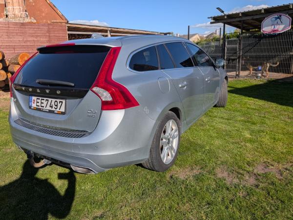 Grey Volvo V60 2013 in Radviliskis, with an engine capacity of 2.40 L and mileage of 313 thousand km for 6500 €, photo 4 on AUTOMOTO.COM.LV