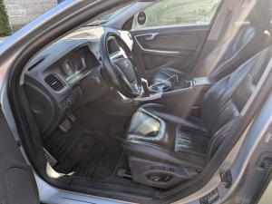 Grey Volvo V60 2013 in Radviliskis, with an engine capacity of 2.40 L and mileage of 313 thousand km for 6500 €, photo 8 on AUTOMOTO.COM.LV