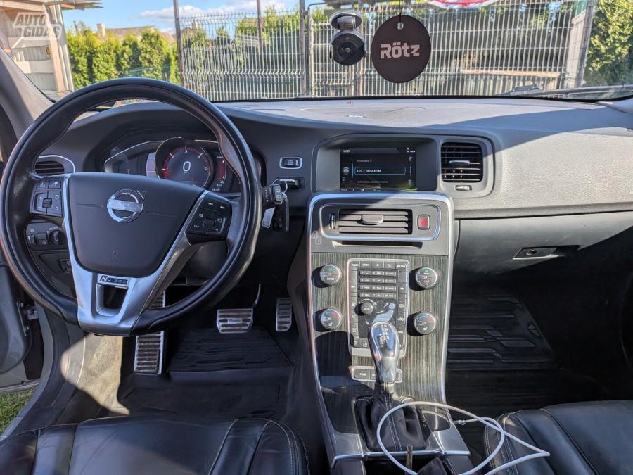Grey Volvo V60 2013 in Radviliskis, with an engine capacity of 2.40 L and mileage of 313 thousand km for 6500 €, photo 11 on AUTOMOTO.COM.LV