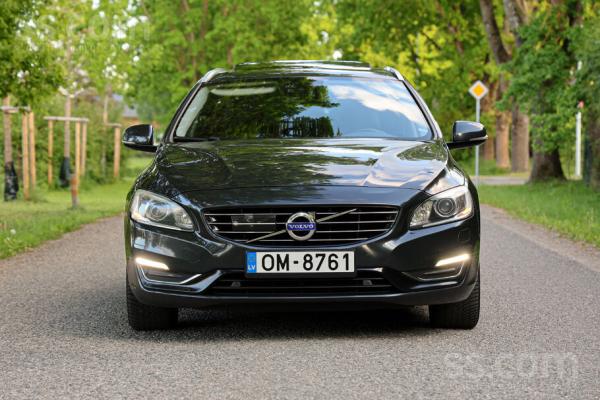 Grey Volvo V60 2013 in Jelgava, with an engine capacity of 2.40 L and mileage of 0 thousand km for 8490 €, photo 2 on AUTOMOTO.COM.LV