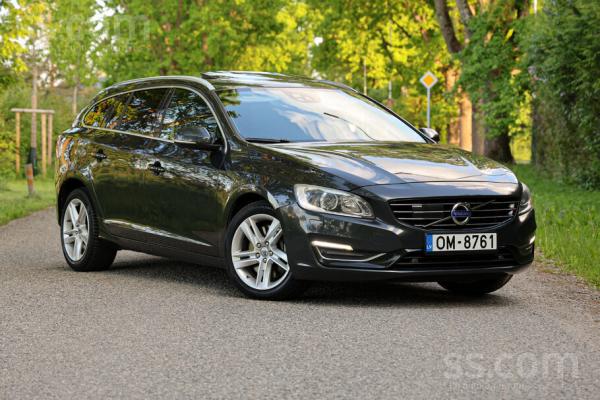 Grey Volvo V60 2013 in Jelgava, with an engine capacity of 2.40 L and mileage of 0 thousand km for 8490 €, photo 3 on AUTOMOTO.COM.LV
