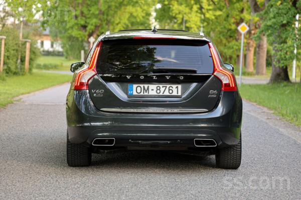 Grey Volvo V60 2013 in Jelgava, with an engine capacity of 2.40 L and mileage of 0 thousand km for 8490 €, photo 5 on AUTOMOTO.COM.LV