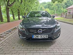 Grey Volvo V60 2013 in Riga, with an engine capacity of 2.40 L and mileage of 260 thousand km for 7150 €, photo 3 on AUTOMOTO.COM.LV