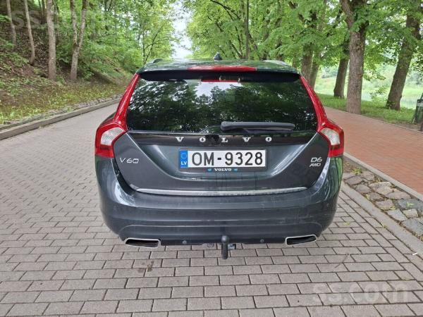 Grey Volvo V60 2013 in Riga, with an engine capacity of 2.40 L and mileage of 260 thousand km for 7150 €, photo 6 on AUTOMOTO.COM.LV
