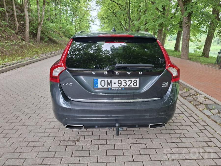 Grey Volvo V60 2013 in Riga, with an engine capacity of 2.40 L and mileage of 260 thousand km for 7150 €, photo 7 on AUTOMOTO.COM.LV
