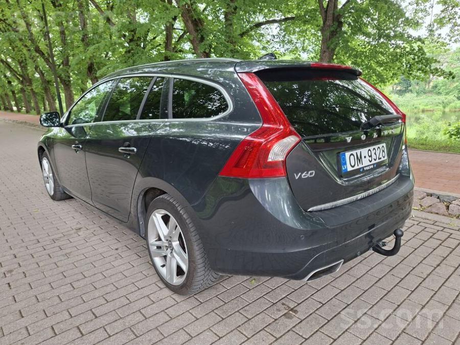 Grey Volvo V60 2013 in Riga, with an engine capacity of 2.40 L and mileage of 260 thousand km for 7150 €, photo 8 on AUTOMOTO.COM.LV