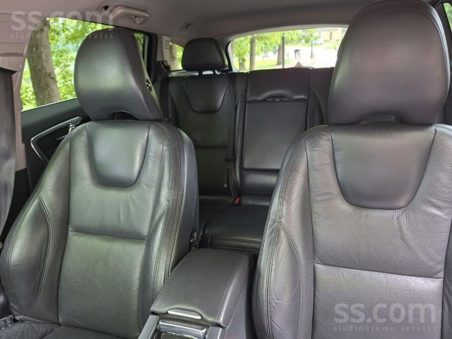 Grey Volvo V60 2013 in Riga, with an engine capacity of 2.40 L and mileage of 260 thousand km for 7150 €, photo 11 on AUTOMOTO.COM.LV