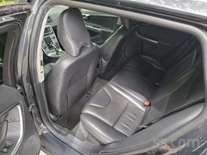 Grey Volvo V60 2013 in Riga, with an engine capacity of 2.40 L and mileage of 260 thousand km for 7150 €, photo 12 on AUTOMOTO.COM.LV
