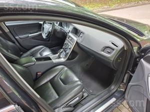 Grey Volvo V60 2013 in Riga, with an engine capacity of 2.40 L and mileage of 260 thousand km for 7150 €, photo 14 on AUTOMOTO.COM.LV