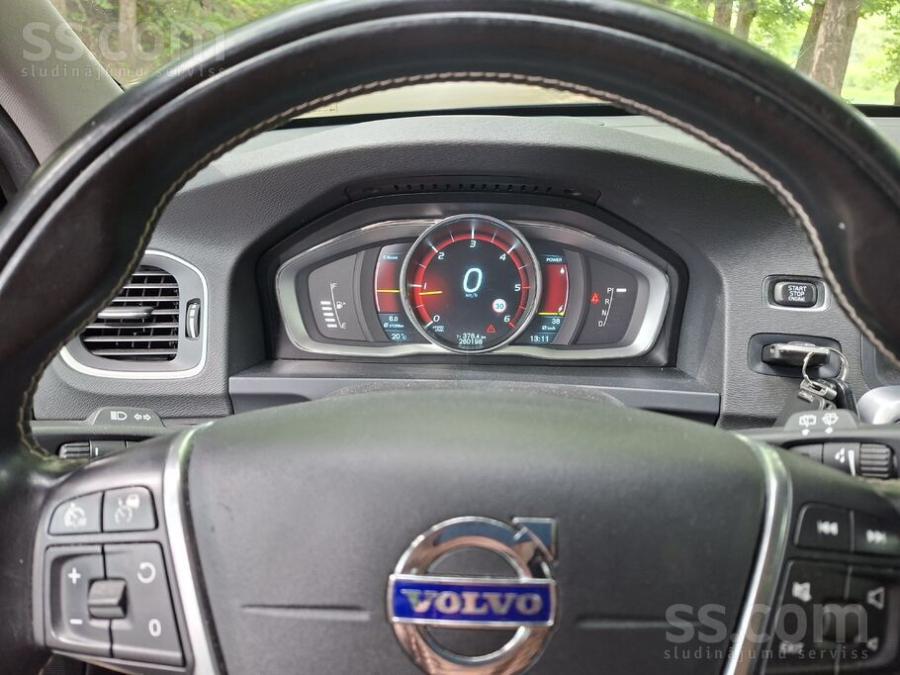 Grey Volvo V60 2013 in Riga, with an engine capacity of 2.40 L and mileage of 260 thousand km for 7150 €, photo 15 on AUTOMOTO.COM.LV