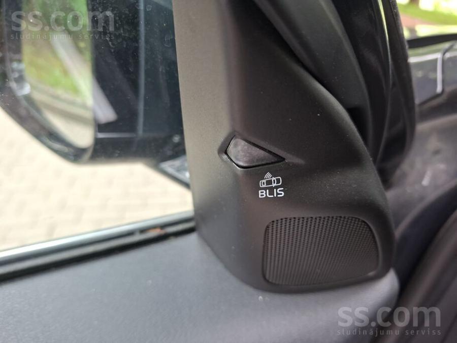 Grey Volvo V60 2013 in Riga, with an engine capacity of 2.40 L and mileage of 260 thousand km for 7150 €, photo 17 on AUTOMOTO.COM.LV