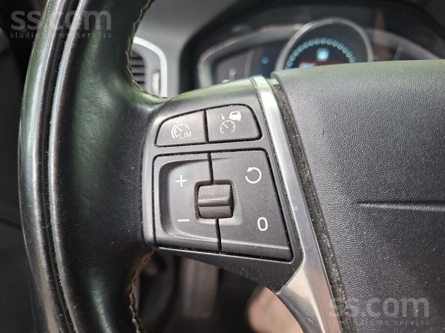 Grey Volvo V60 2013 in Riga, with an engine capacity of 2.40 L and mileage of 260 thousand km for 7150 €, photo 24 on AUTOMOTO.COM.LV
