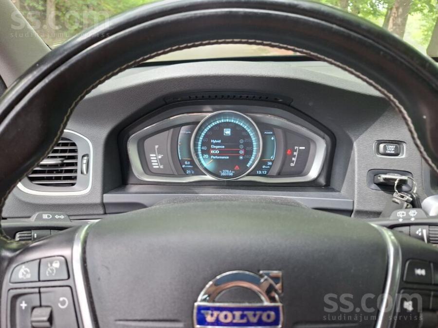 Grey Volvo V60 2013 in Riga, with an engine capacity of 2.40 L and mileage of 260 thousand km for 7150 €, photo 27 on AUTOMOTO.COM.LV