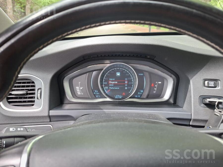 Grey Volvo V60 2013 in Riga, with an engine capacity of 2.40 L and mileage of 260 thousand km for 7150 €, photo 28 on AUTOMOTO.COM.LV