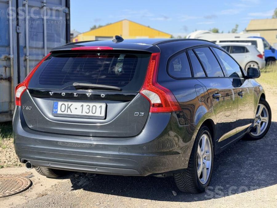 Pelēks Volvo V60 2013 Rīga, ar dzinēja tilpumu 2.00 L un nobraukumu 275 tūkst. km par 7595 €, foto 5 vietnē AUTOMOTO.COM.LV