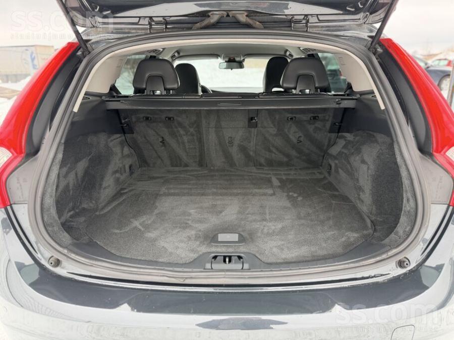 Pelēks Volvo V60 2013 Rīga, ar dzinēja tilpumu 2.00 L un nobraukumu 275 tūkst. km par 7595 €, foto 6 vietnē AUTOMOTO.COM.LV