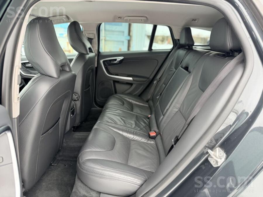 Pelēks Volvo V60 2013 Rīga, ar dzinēja tilpumu 2.00 L un nobraukumu 275 tūkst. km par 7595 €, foto 7 vietnē AUTOMOTO.COM.LV
