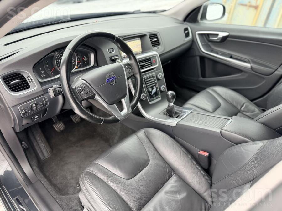 Pelēks Volvo V60 2013 Rīga, ar dzinēja tilpumu 2.00 L un nobraukumu 275 tūkst. km par 7595 €, foto 8 vietnē AUTOMOTO.COM.LV